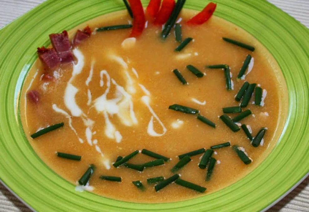 Karalábé-krémleves snidlinggel